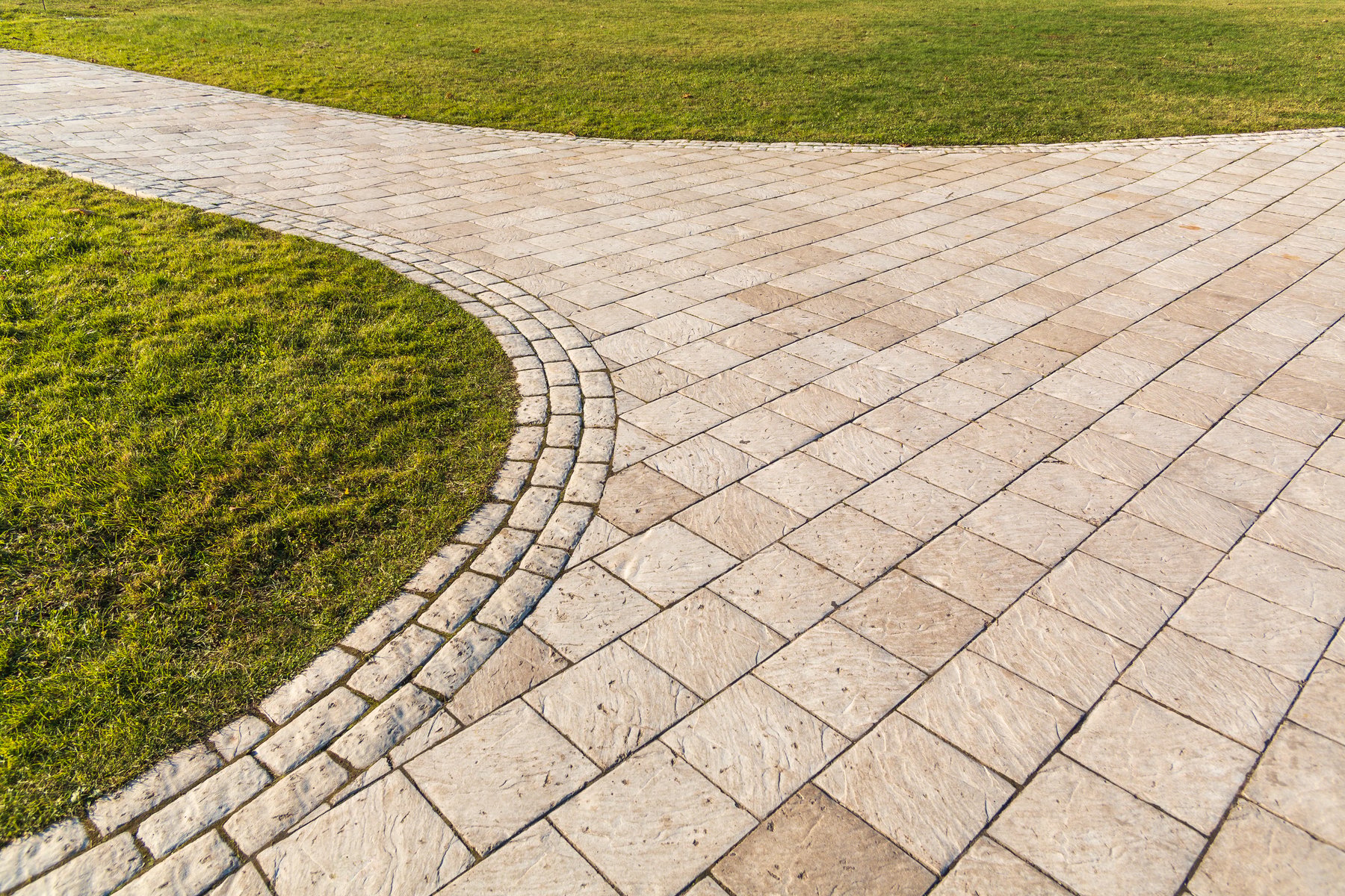 How to Clean Pavers – A Guide to Cleaning Patio Pavers